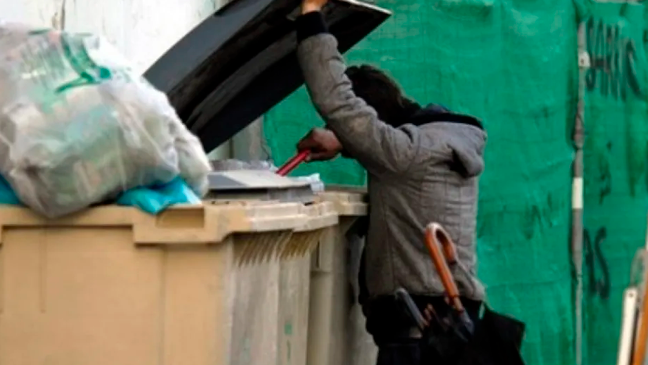 Hombre encuentra más de 500 mil pesos en la basura; los devolvió a su ...
