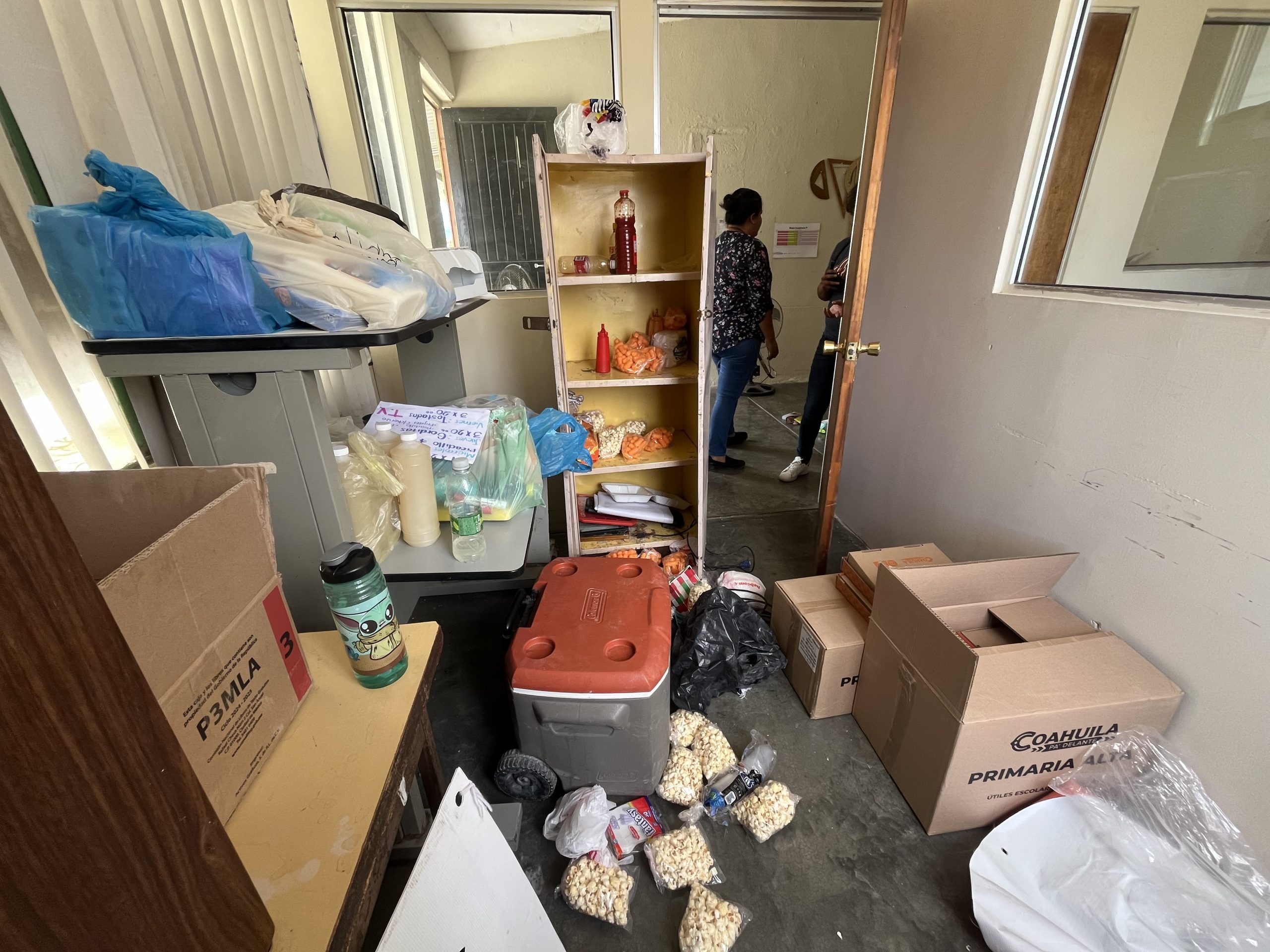 Roban dulces y galletas en escuela de Monclova