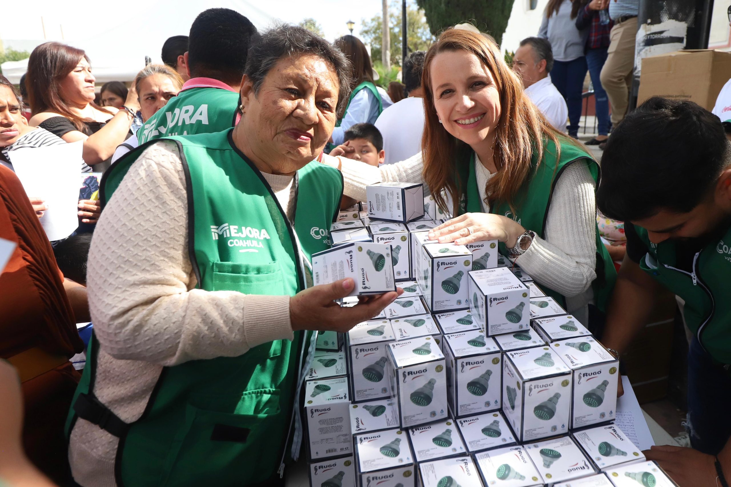 María Bárbara Cepeda entrega en Parras 3 mil regaderas ecológicas - NRT ...