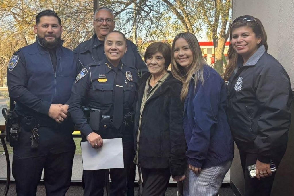 La Capitán Amy González toma protesta como la primera mujer Jefa ...
