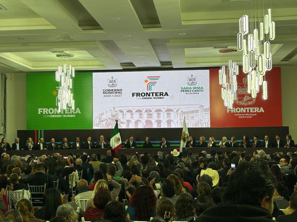 Toma de protesta de la alcaldesa de Frontera, Sara Irma Pérez Cantú ...