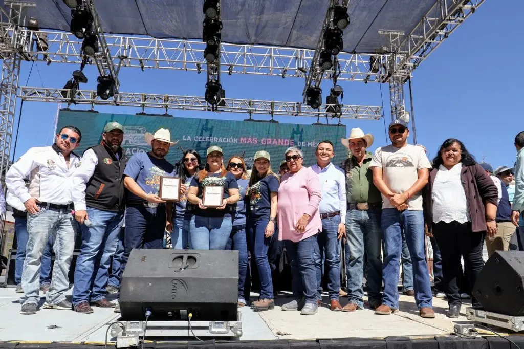 Celebra Arteaga Día Nacional del Auto Antiguo 2025 - NRT México