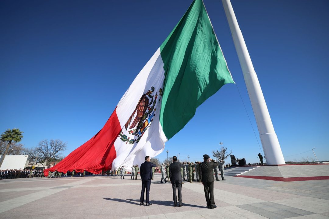 Conmemoran el Dia de la Bandera en el asta monumental de Piedras Negras ...