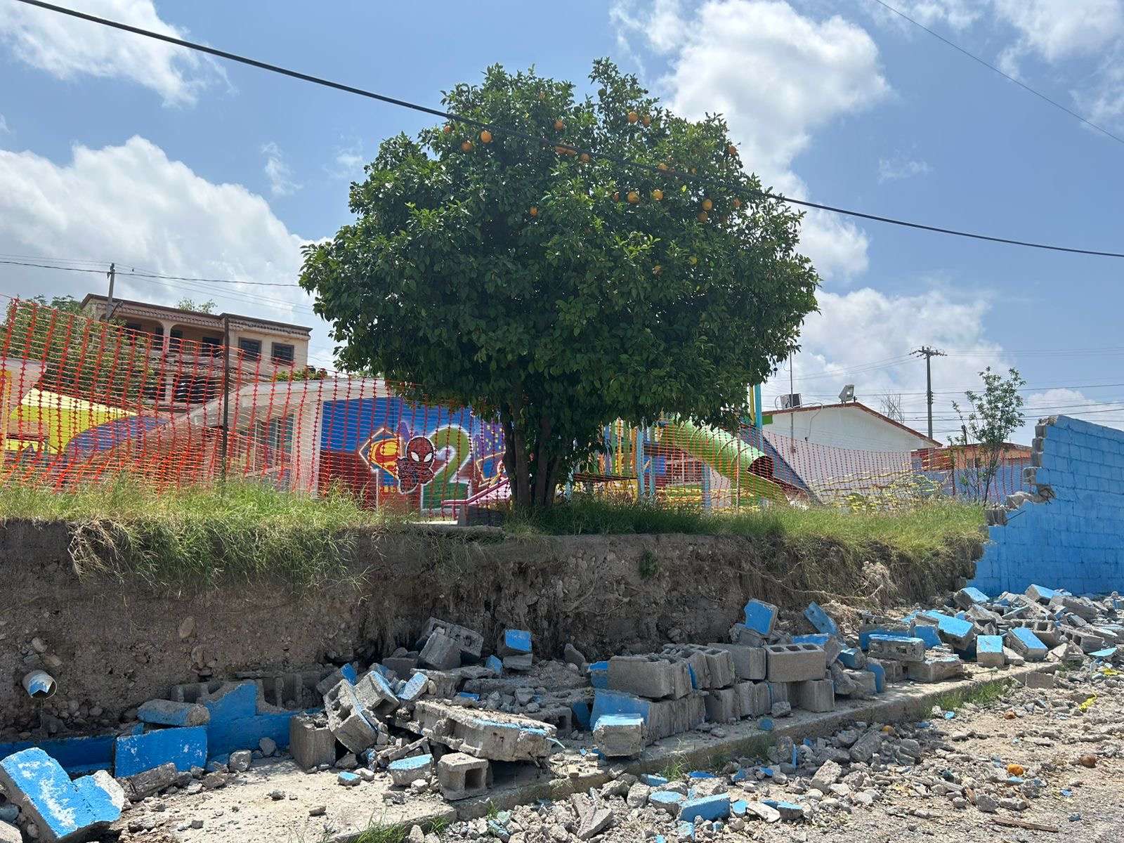 Colapsa barda en jardín de niños Suzanne Lou Pape - NRT México