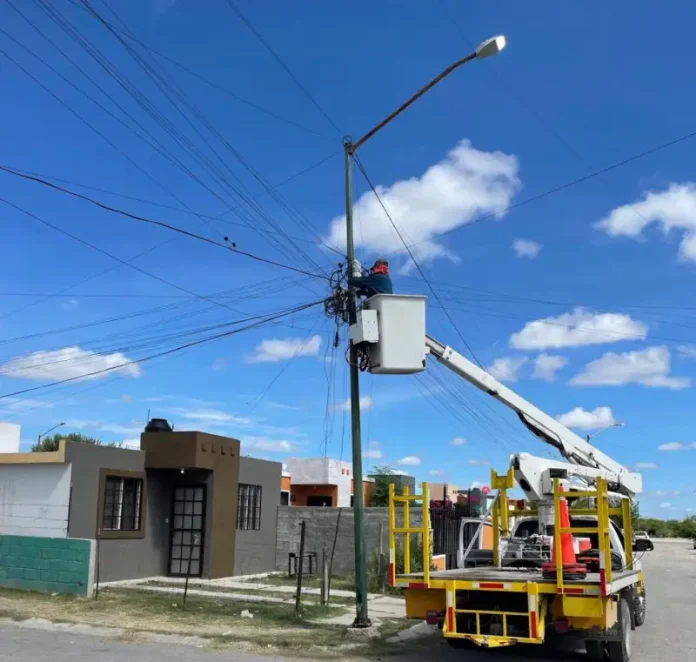 REFUERZA CHANO DÍAZ EL ALUMBRADO PÚBLICO EN SABINAS - NRT México