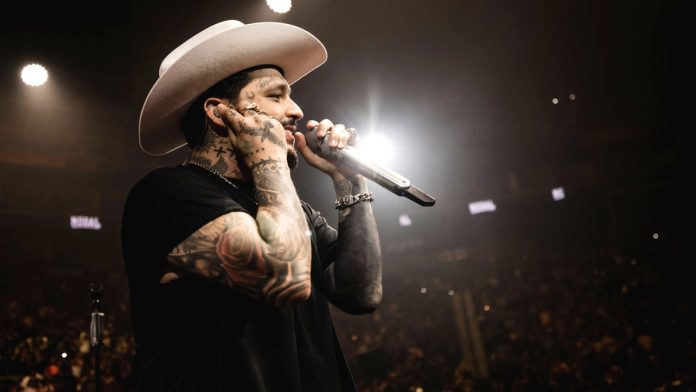 Christian Nodal pone a bailar al público con su versión de ‘La Chona ...