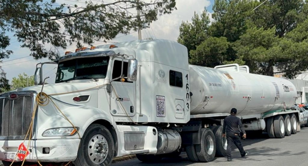 Aseguran pipa con combustible robado en Saltillo-Torreón